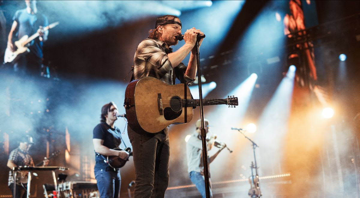 Dierks Bentley Tour Dates 2026 & 2027 | Setlists | News | Tickets